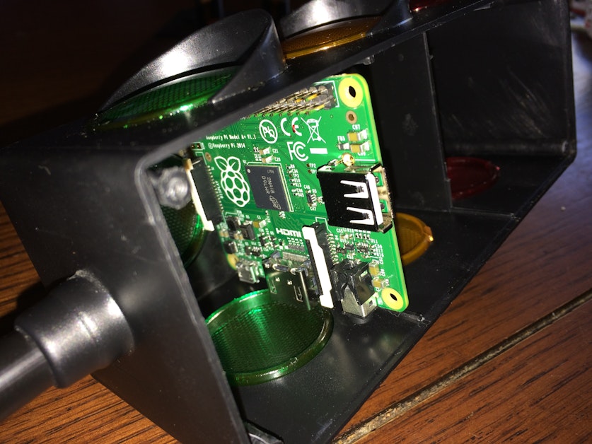 Raspberry Pi Traffic Light - Xodus Tech
